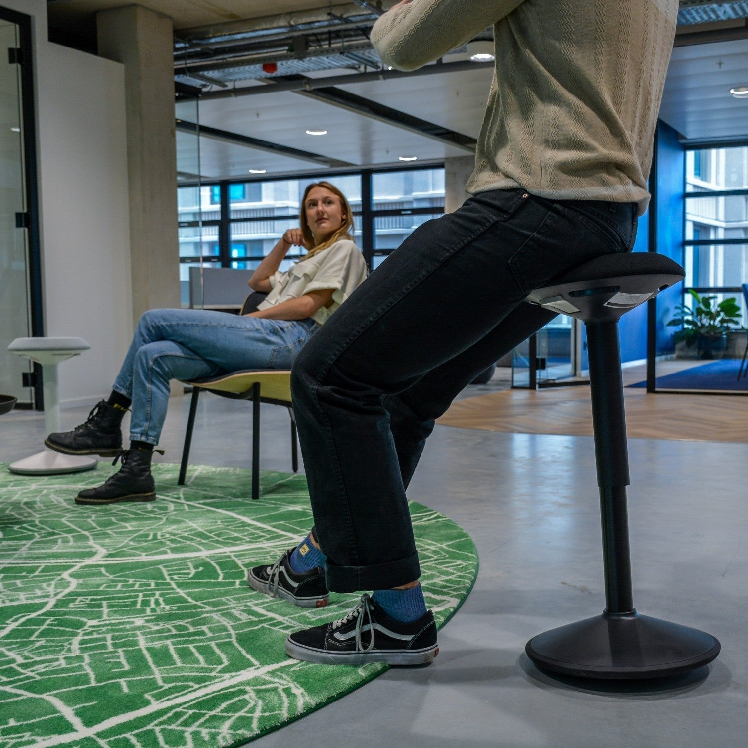 Wobbling at Work: Experience the Power of the Wobble Stool